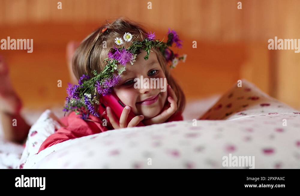 Red bed head Stock Videos & Footage - HD and 4K Video Clips - Alamy