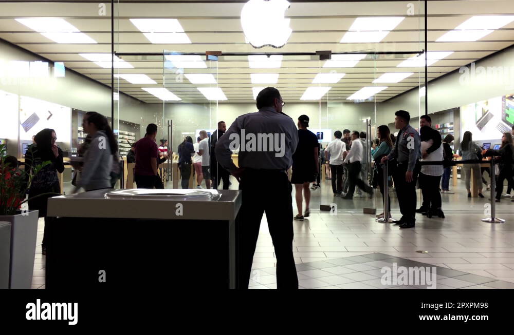 Iphone 16 launch Stock Videos & Footage - HD and 4K Video Clips - Alamy