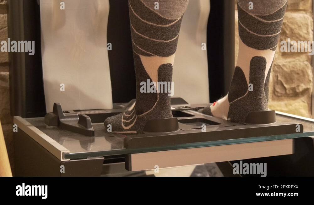 Foot sizing Stock Videos & Footage - HD and 4K Video Clips - Alamy