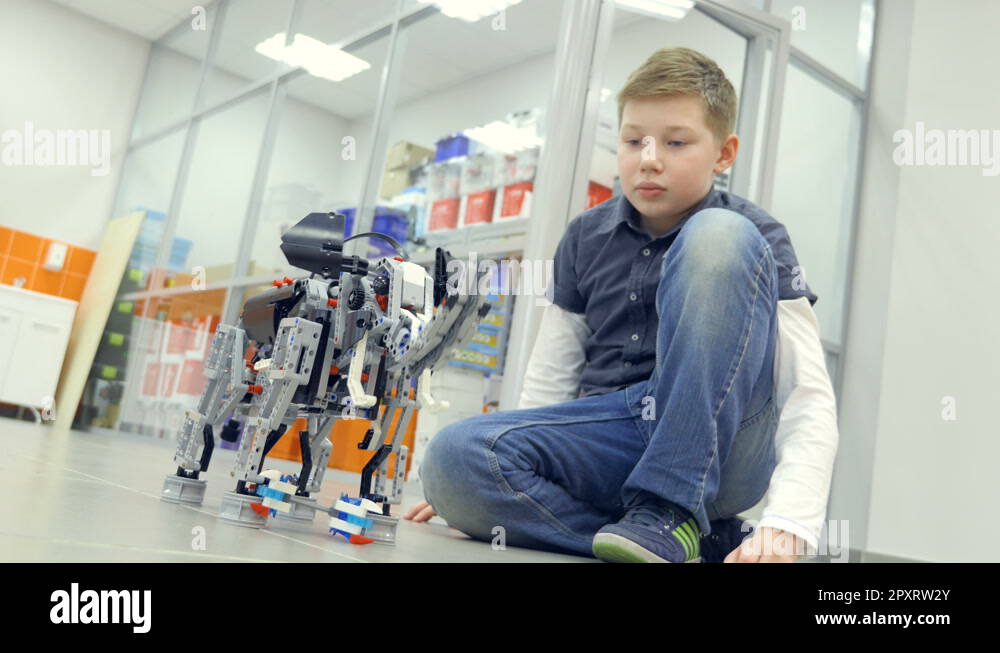 Engineer testing lab Stock Videos & Footage - HD and 4K Video Clips - Alamy