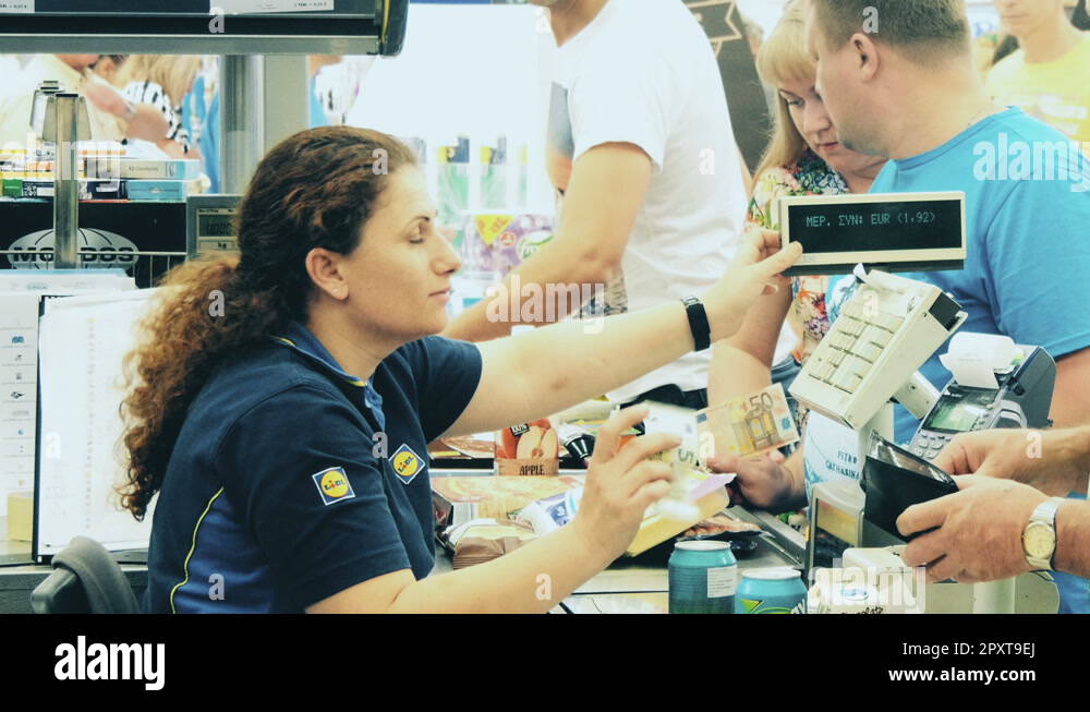 Lidl checkout Stock Videos & Footage - HD and 4K Video Clips - Alamy