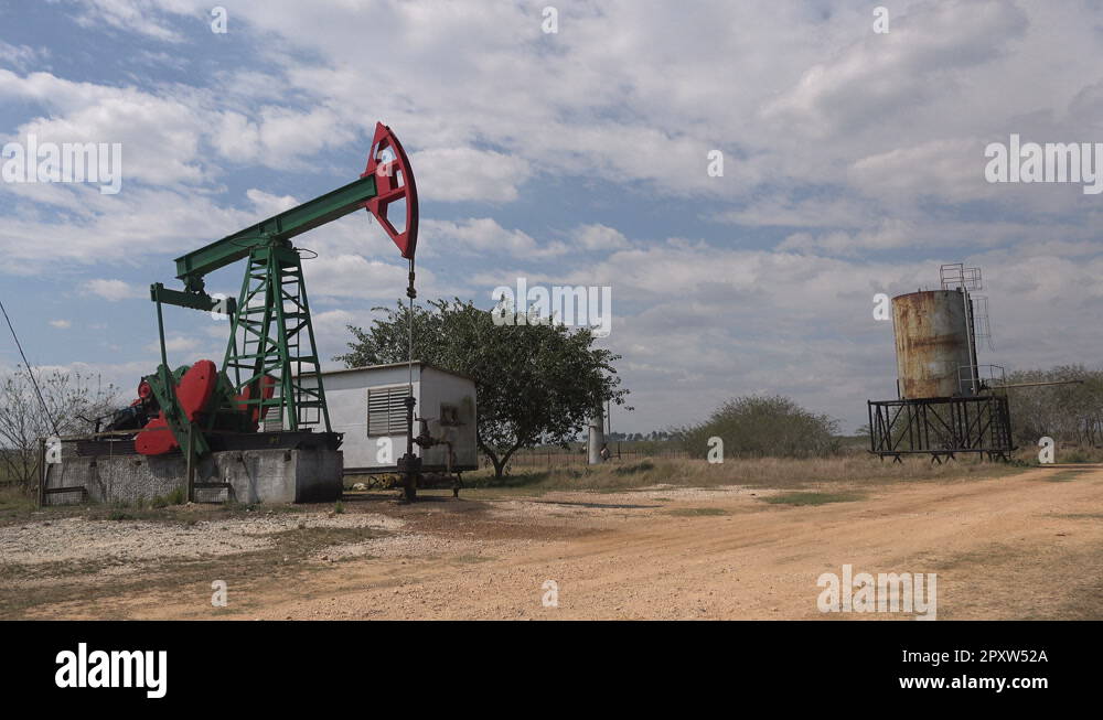 Extracting crude oil Stock Videos & Footage - HD and 4K Video Clips - Alamy