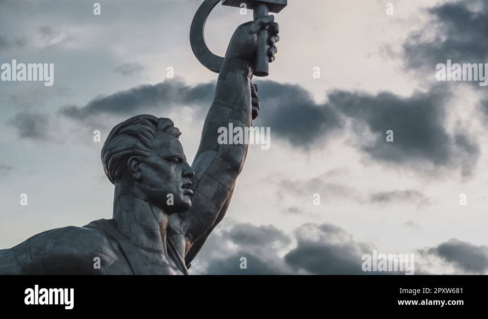 Statue worker moscow Stock Videos & Footage - HD and 4K Video Clips - Alamy