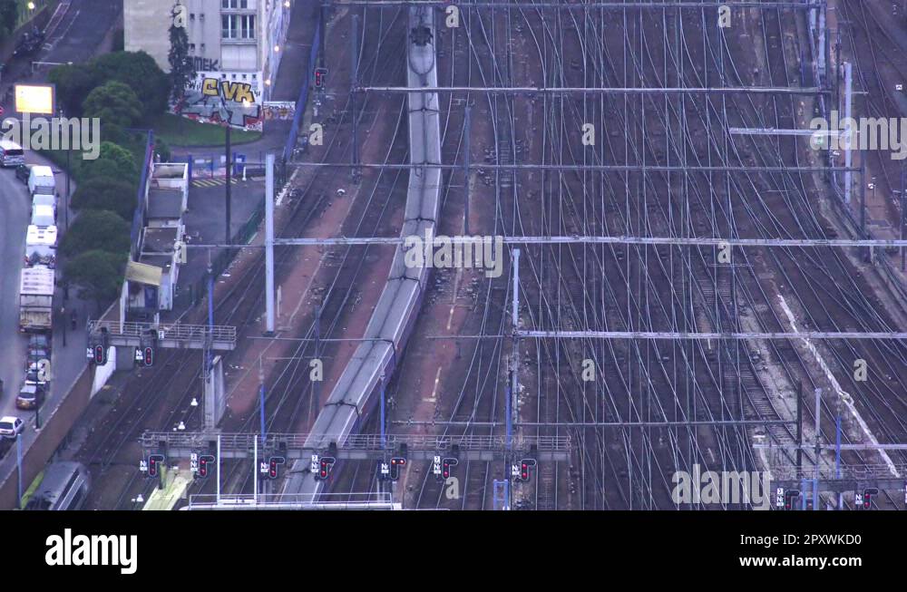Paris train platforms Stock Videos & Footage - HD and 4K Video Clips ...