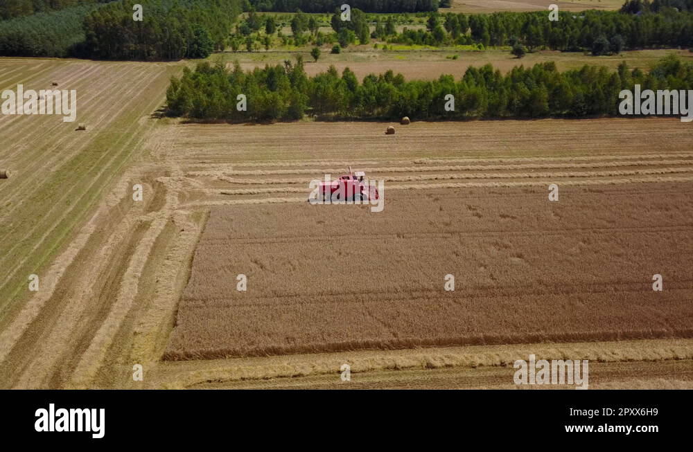 Combine in field Stock Videos & Footage - HD and 4K Video Clips - Alamy
