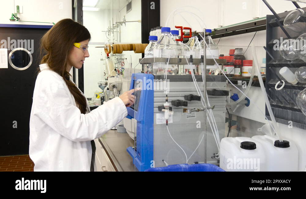 Analyzing Chromatography Stock Videos And Footage Hd And 4k Video Clips Alamy
