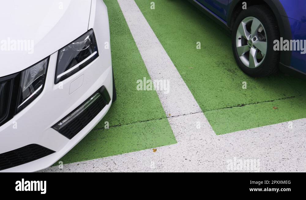 Cars garage test Stock Videos & Footage - HD and 4K Video Clips - Alamy