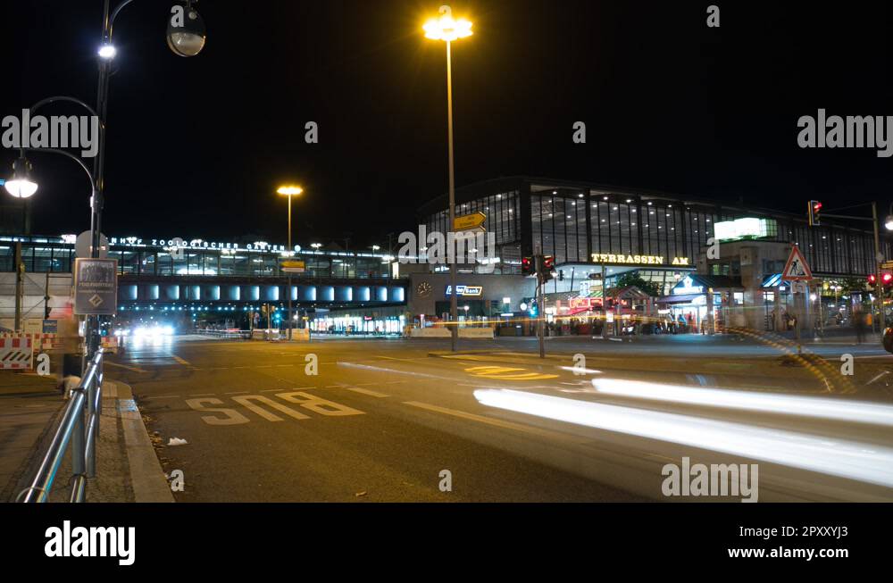 Zoo street Stock Videos & Footage - HD and 4K Video Clips - Alamy