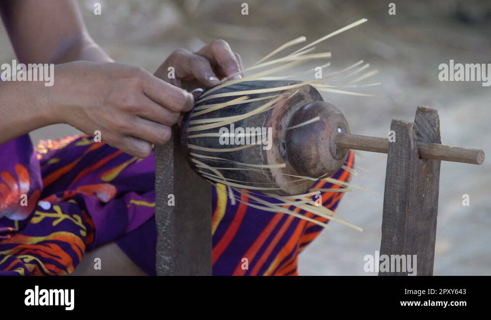 Straw plaiting Stock Videos & Footage - HD and 4K Video Clips - Alamy