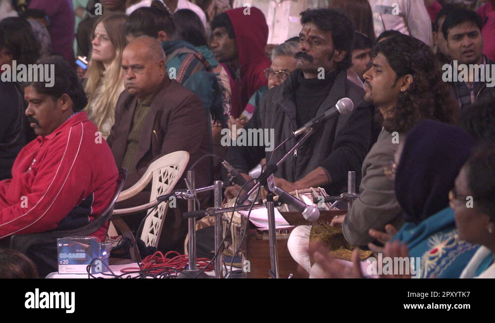 Ganga aarti in evening Stock Videos & Footage - HD and 4K Video Clips ...