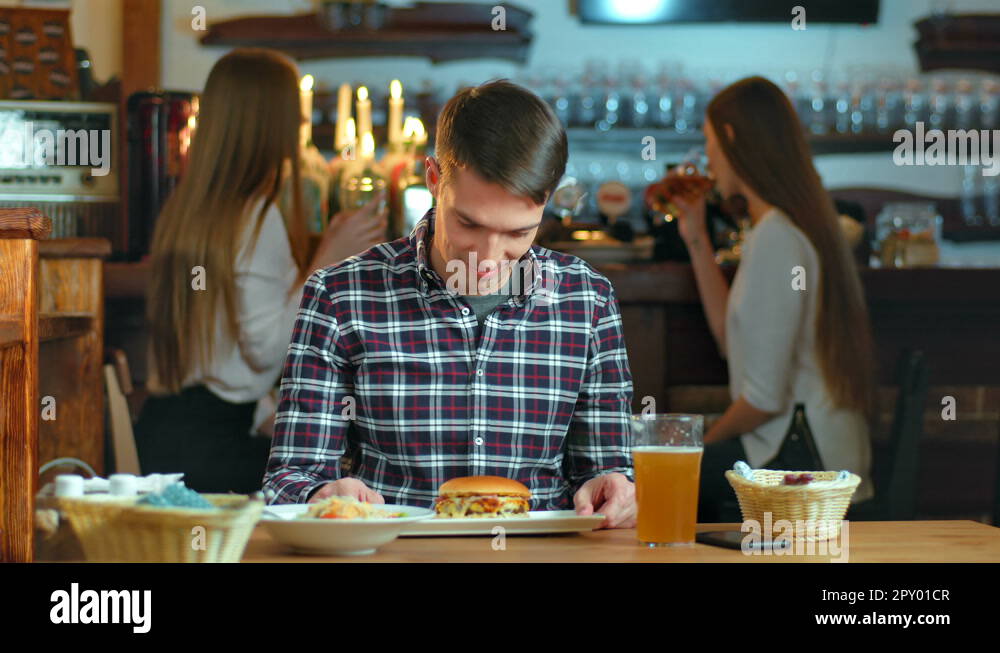 Burger order Stock Videos & Footage - HD and 4K Video Clips - Alamy
