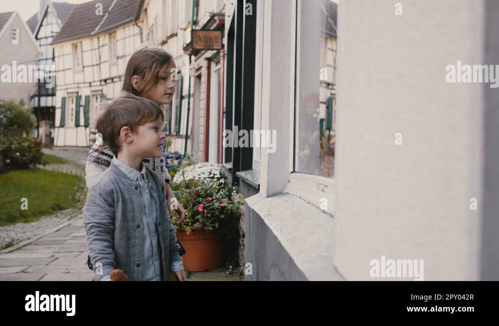 Cute storefront Stock Videos & Footage - HD and 4K Video Clips - Alamy