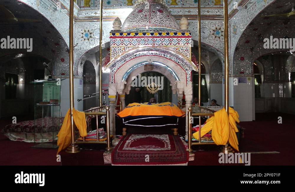 Prayer at the gurdwara Stock Videos & Footage - HD and 4K Video Clips ...