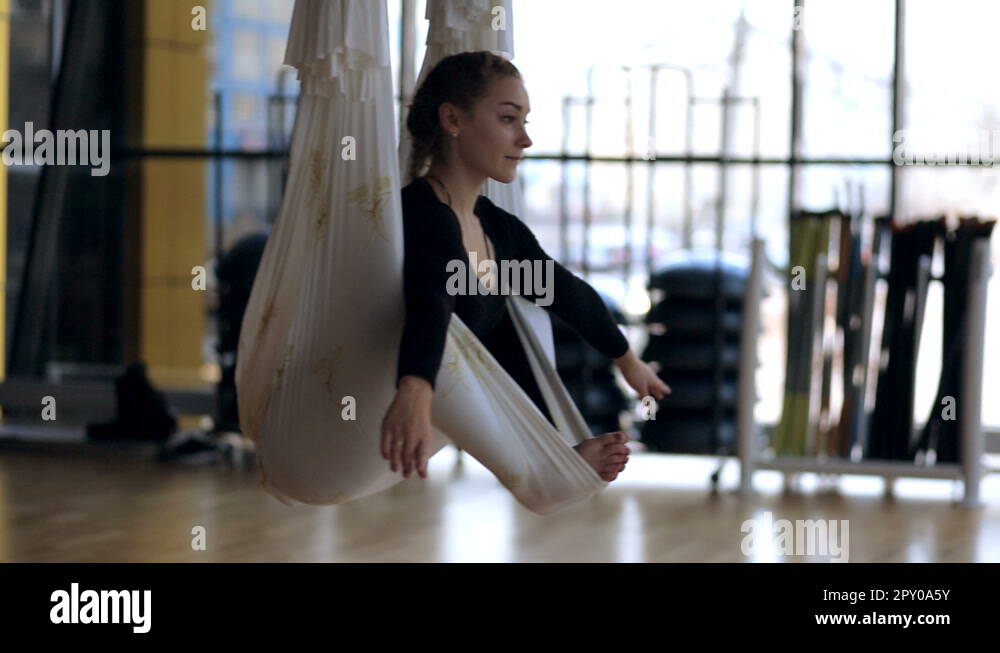 Body folds Stock Videos & Footage - HD and 4K Video Clips - Alamy