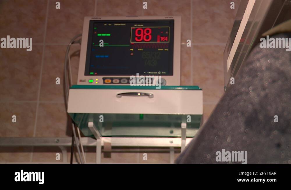 Ecg monitoring Stock Videos & Footage - HD and 4K Video Clips - Alamy