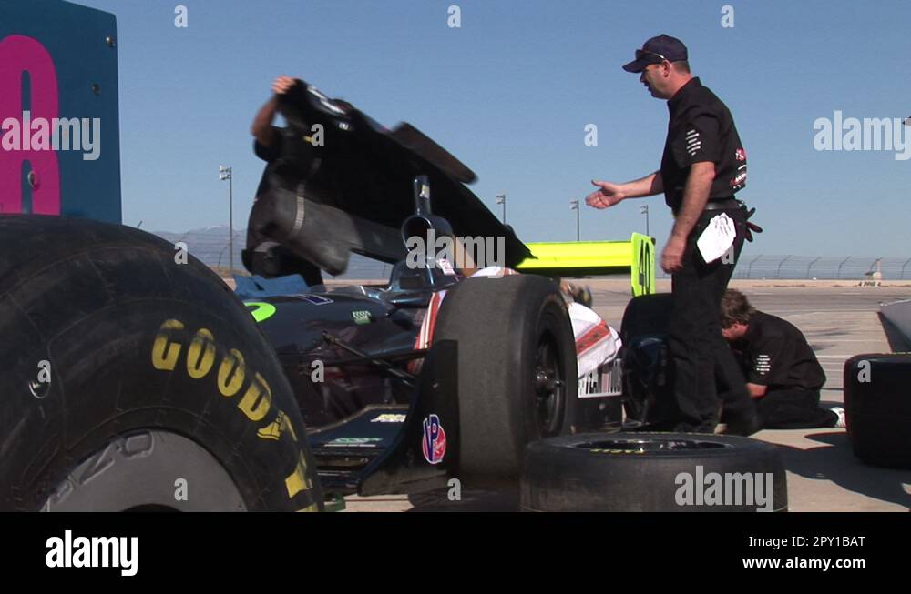 Pit crew Stock Videos & Footage - HD and 4K Video Clips - Alamy