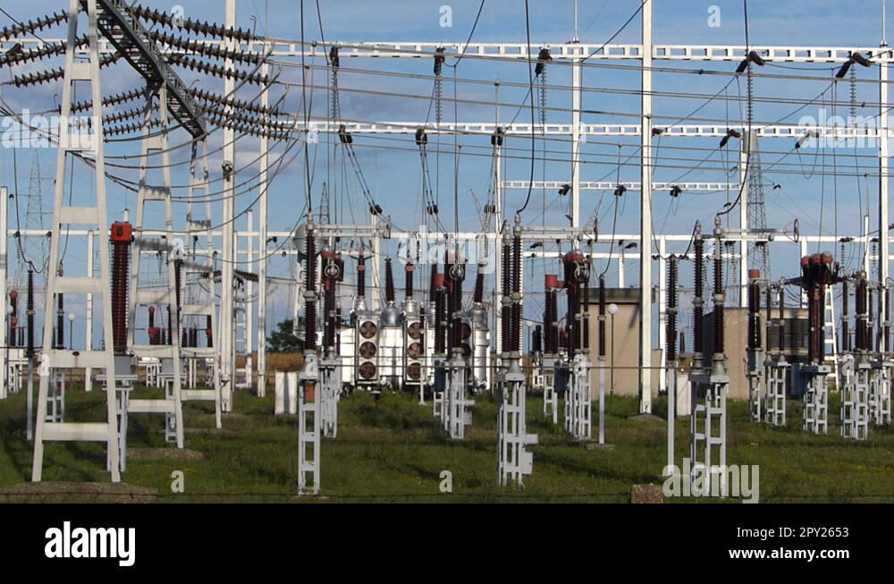 Transformer wiring Stock Videos & Footage - HD and 4K Video Clips - Alamy