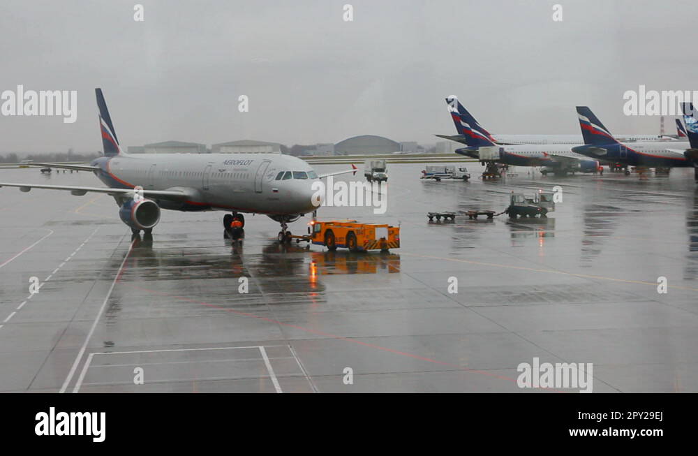 Airfield airport Stock Videos & Footage - HD and 4K Video Clips - Alamy