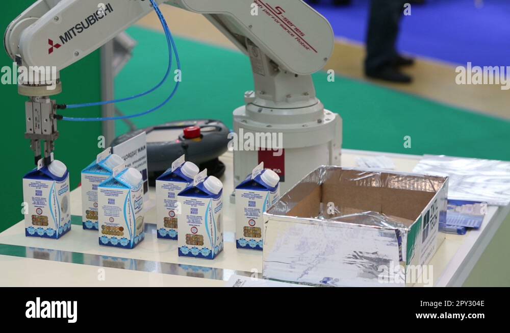 Milk robot Stock Videos & Footage - HD and 4K Video Clips - Alamy