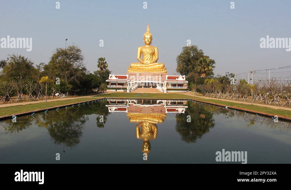 Gold statue buddha Stock Videos & Footage - HD and 4K Video Clips - Alamy