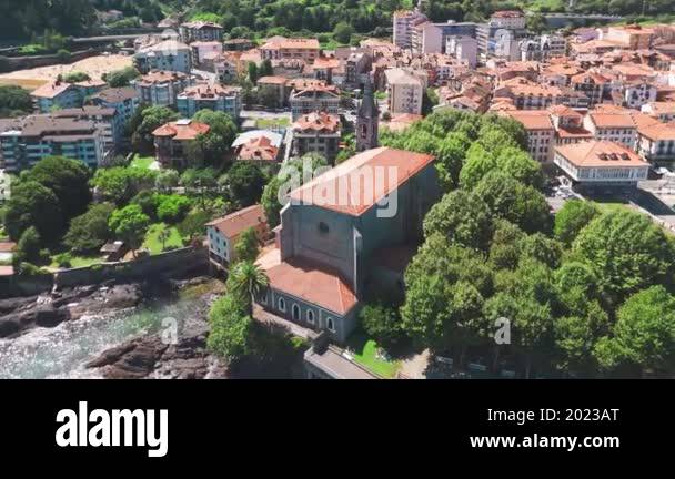 Aerial view of Mundaka, a picturesque fishing village on the Cantabrian ...