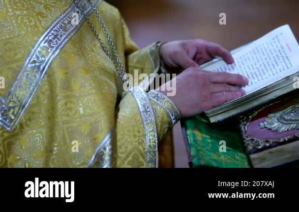 Brahmin praying reading holy Stock Videos & Footage - HD and 4K Video Clips - Alamy