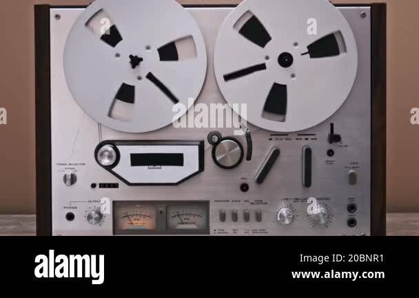 Classic audio gear Stock Videos & Footage - HD and 4K Video Clips - Alamy