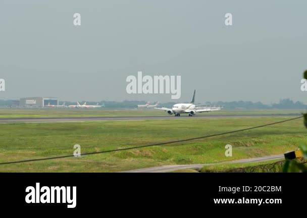 Boeing 737 airliner travel cargo Stock Videos & Footage - HD and 4K ...