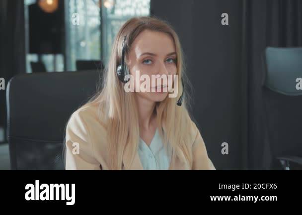 Uncertain young woman support online operator with headset shrugging ...