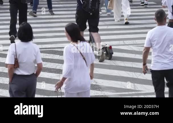 KYIV, UKRAINE OCTOBER 21, 2024 : Crowd of people on a crosswalk, slow ...