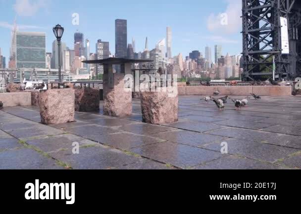 New York City waterfront skyline, Manhattan midtown, riverfront ...