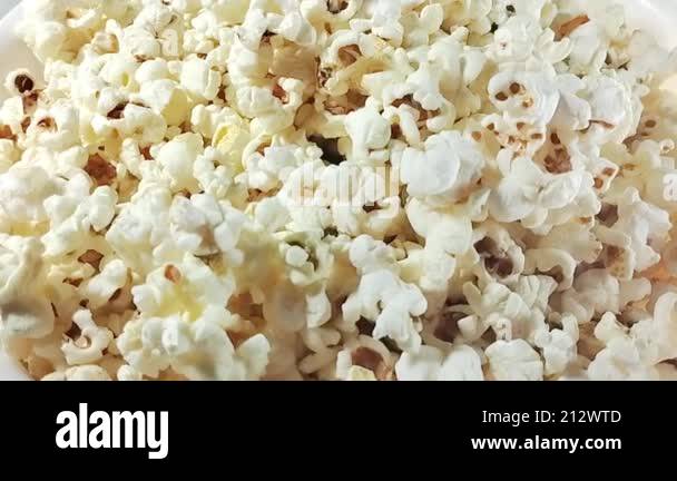 Learn how to prepare tasty popcorn with basic ingredients and quick ...