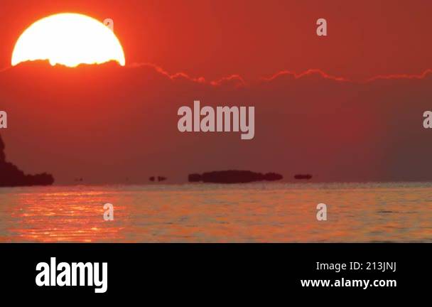 the sun is sinking into the sea. possible to accelerate the image ...