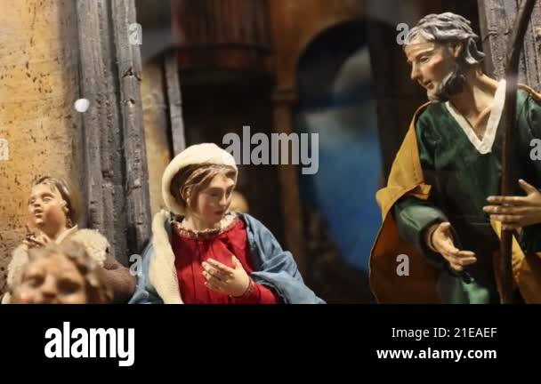 Complete artistic nativity scenes and miniature reproductions of the ...
