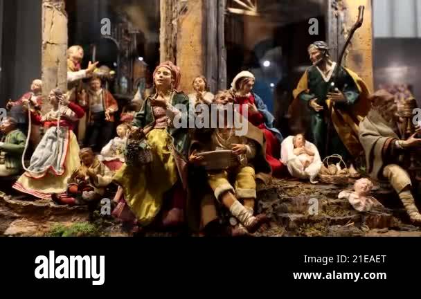 Complete artistic nativity scenes and miniature reproductions of the ...