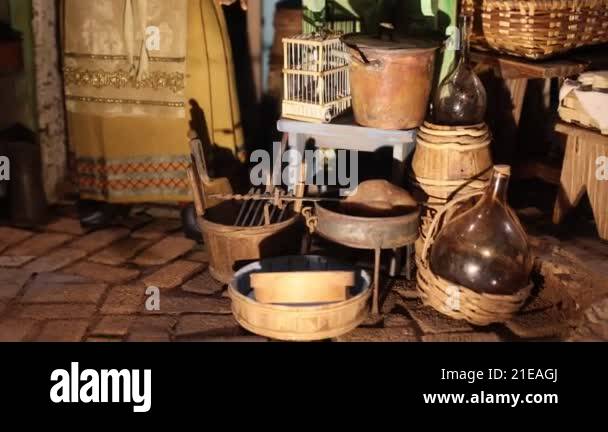 Complete artistic nativity scenes and miniature reproductions of the ...