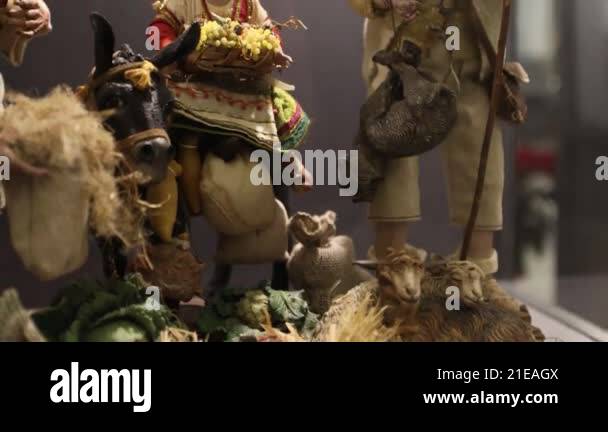 Complete artistic nativity scenes and miniature reproductions of the ...