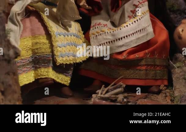 Complete artistic nativity scenes and miniature reproductions of the ...