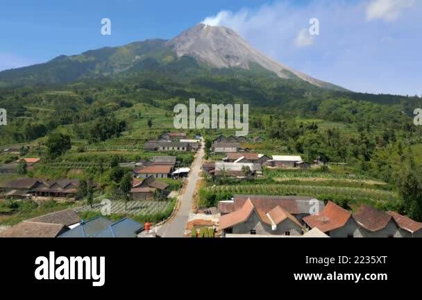 Central java volcano Stock Videos & Footage - HD and 4K Video Clips - Alamy
