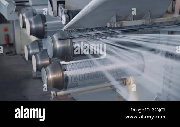 Operation of a flat-slot extruder in the production of polypropylene ...