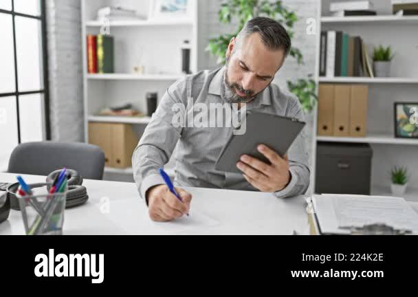 Bearded man writing Stock Videos & Footage - HD and 4K Video Clips - Alamy