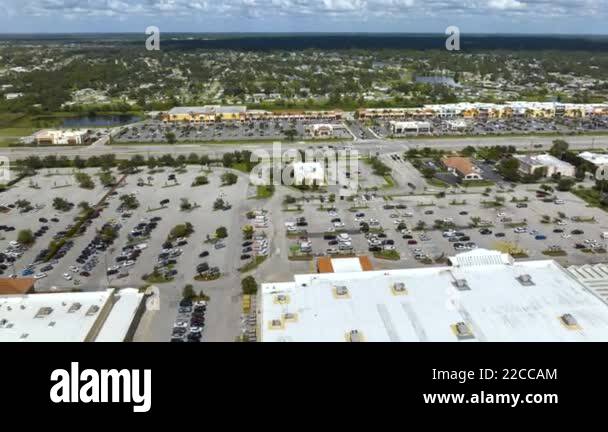 Strip mall plaza in North Port, Florida with traffic driving cars. USA ...