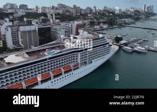 salvador, bahia, brazil - december 17, 2024: aerial view of a passenger ...