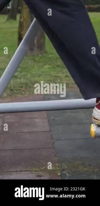 Inside and outside leg strengthening device, doing sports on public ...