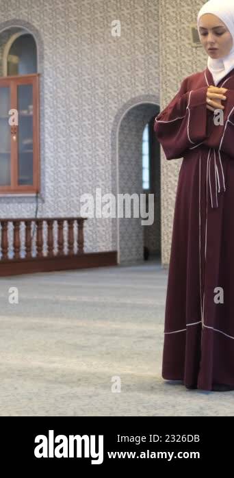 Muslim Girl Perform The Salaat, The hijab girl begins to pray, praying ...