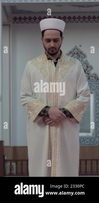Muslim wearing robe Stock Videos & Footage - HD and 4K Video Clips - Alamy