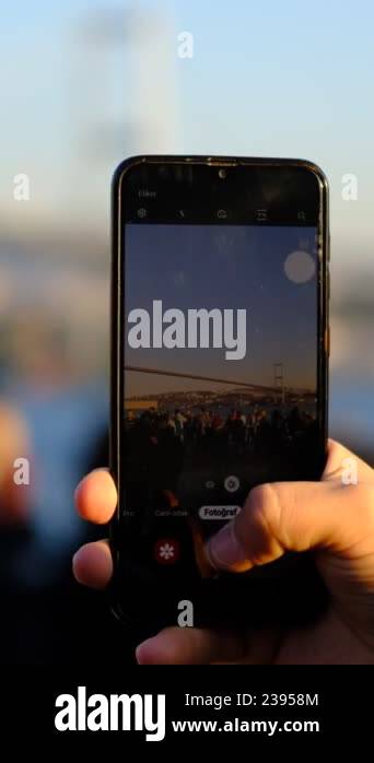 Image capture video taken with the technique that focuses the phones ...