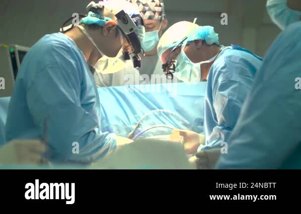 Kharkiv, Ukraine - Desember, 22, 2024: A group of surgeons lean over ...