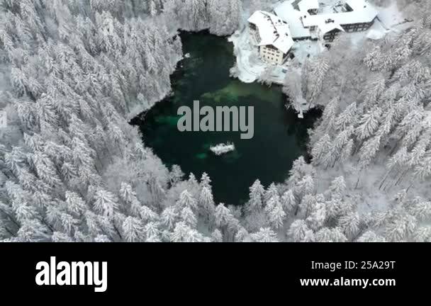 Badersee kleiner Bergsee in Grainau bei Garmisch-Partenkirchen ...