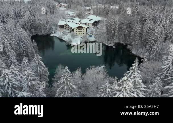 Badersee kleiner Bergsee in Grainau bei Garmisch-Partenkirchen ...
